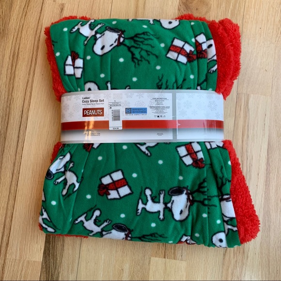 Peanuts | Intimates & Sleepwear | Snoopy Hooray For Presents Christmas ...